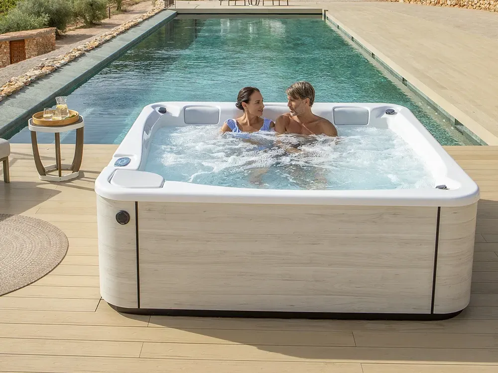 Jacuzzi quadrado | Moderno e elegante | Aquavia Spa