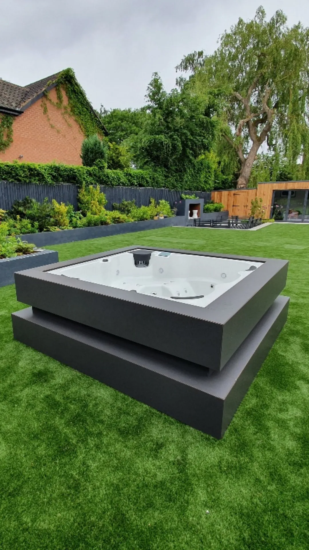 Spa Cube, jacuzzi exterior e interior 4 plazas - Aquavia Spa